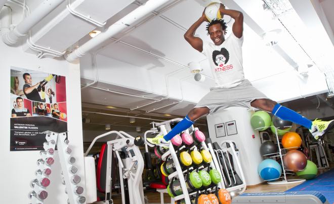 Cum să ai un abdomen de fier cu Richmond Bachia – Top 3 serii de ...