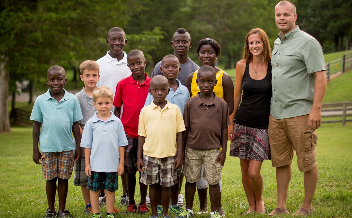 Record mondial: Un cuplu de americani a adoptat opt copii | Unica.ro