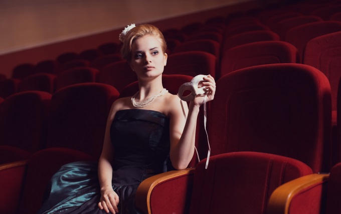 Ce este ținuta formală pentru operă și cu ce o asortezi | Unica.ro