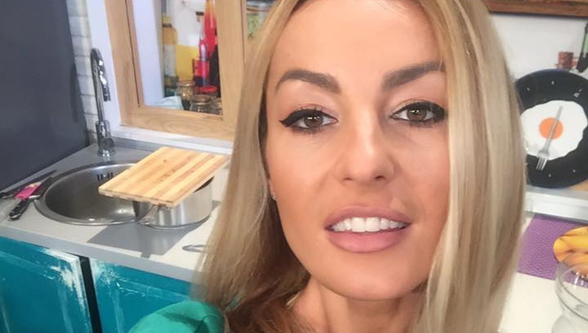 Flavia Mihășan își petrece ziua de naștere la mare, alături de fiul ei ...