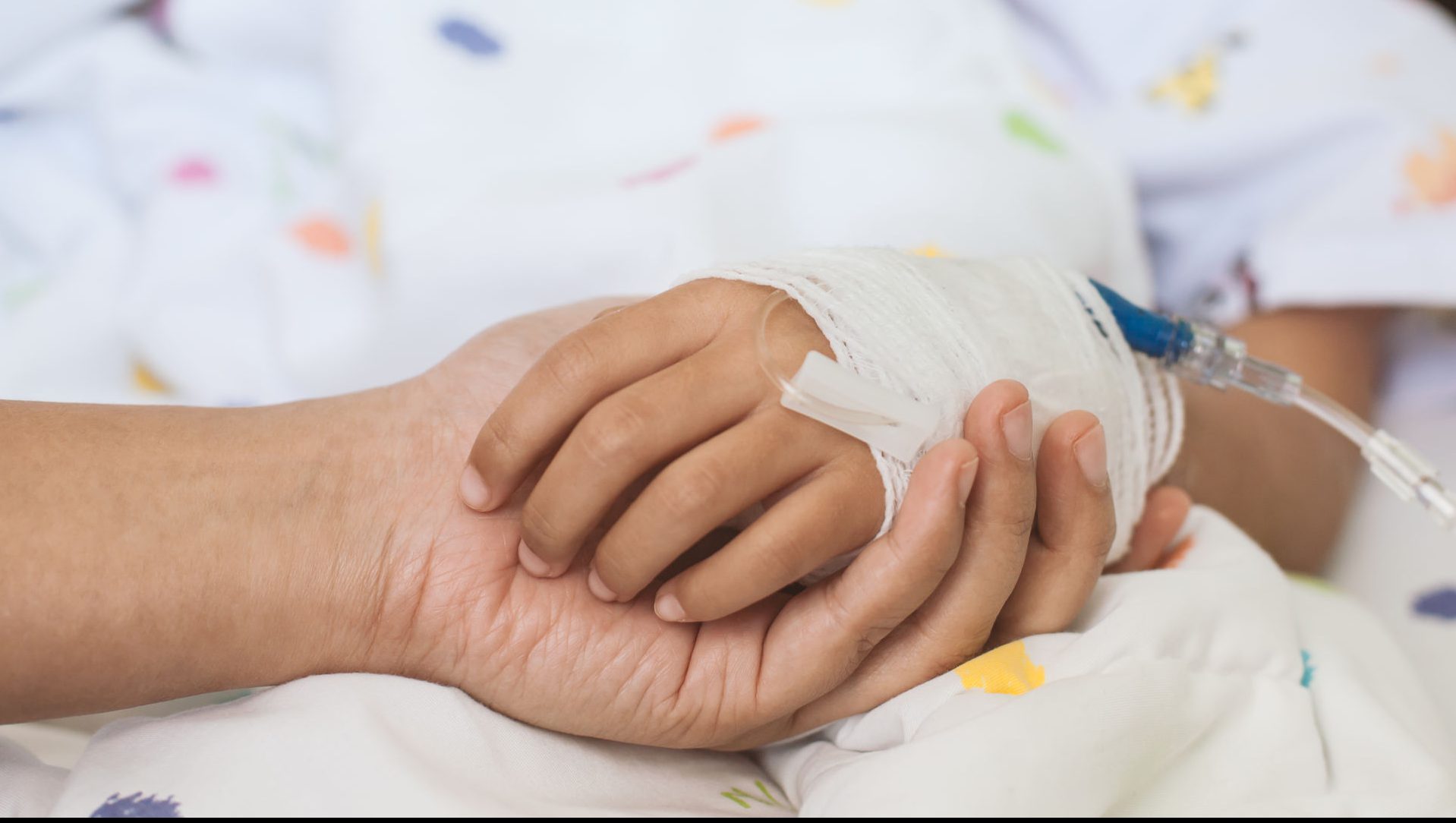 Copil de 3 ani din Alba, bolnav de COVID-19 și cu mai multe afecțiuni ...