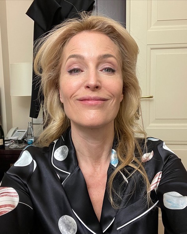 Gillian Anderson Insta (4) - Unica.ro
