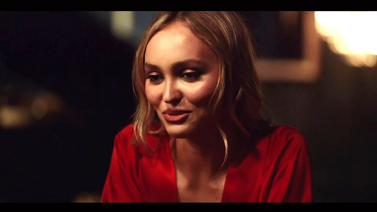 Lily-Rose Depp are o relație cu o femeie. Cu cine a fost surprinsă ...