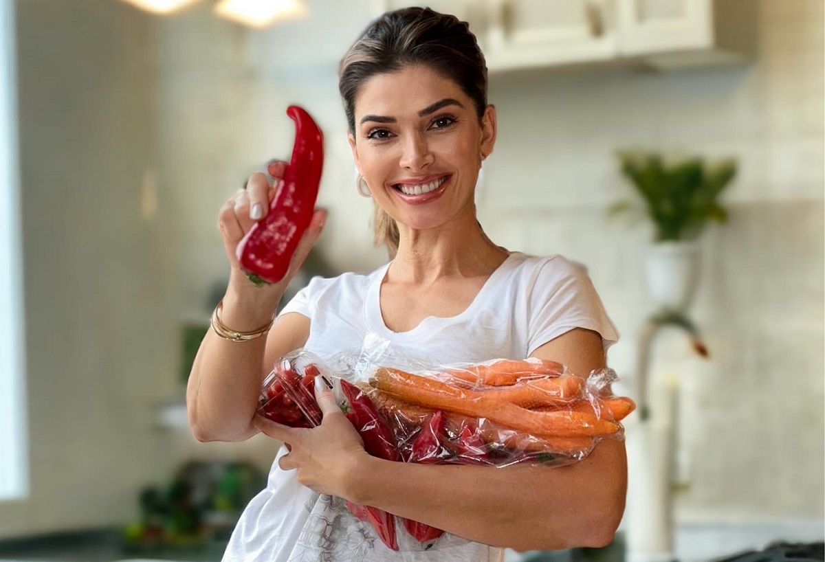 Alina Pușcaș și-a dus copiii la școală în halatul de baie. Cum s-a ...