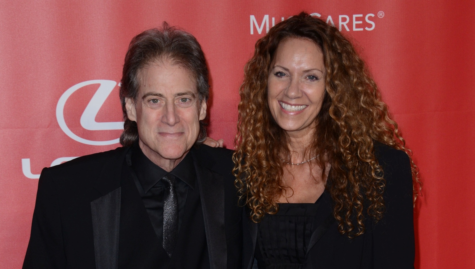 Richard Lewis a murit la 76 de ani. Comediantul și soția lui, Joyce ...