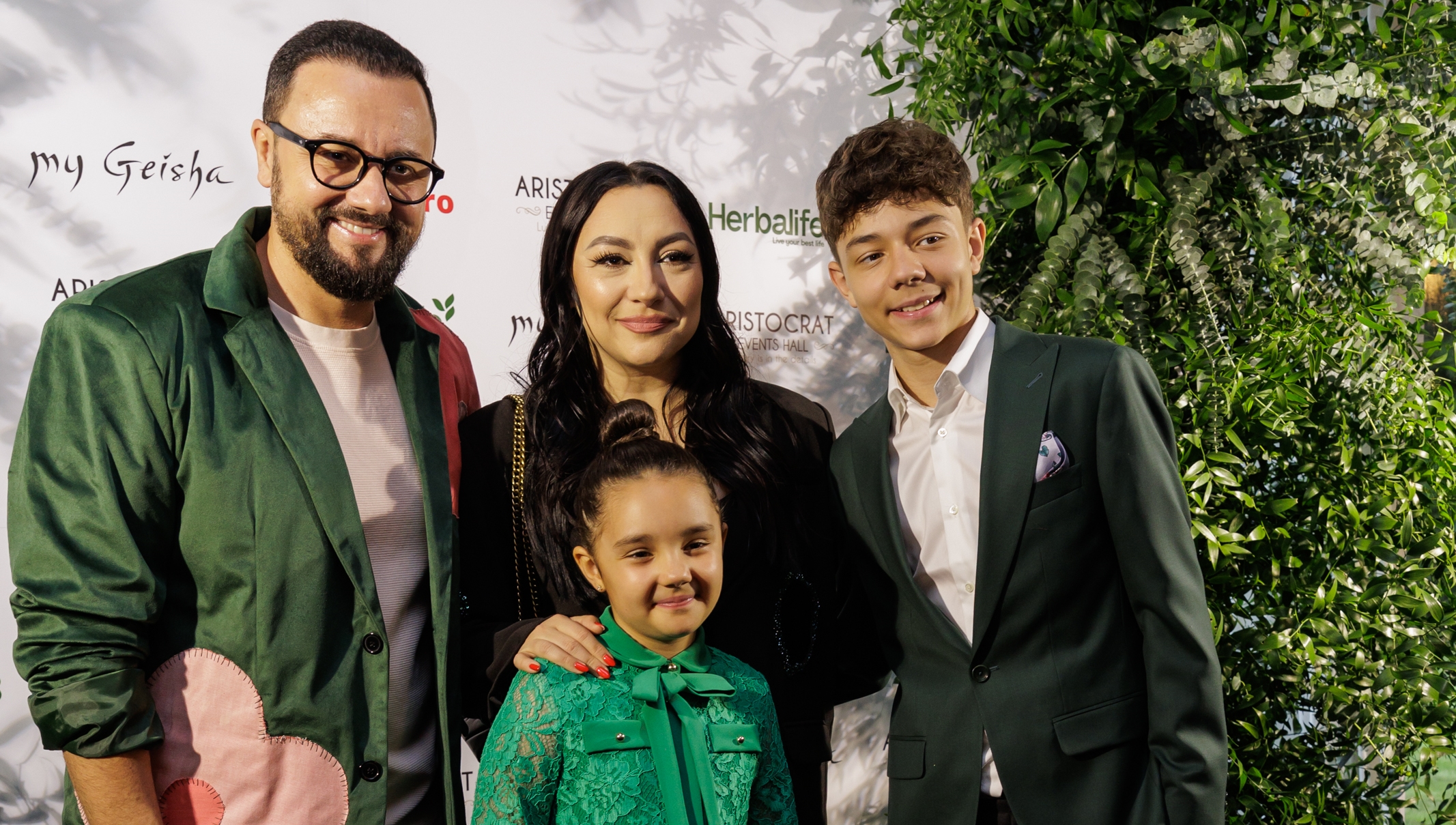 Eva Măruță, „diplomată ca tati” la Premiile Unica.ro 2024. Andra și ...