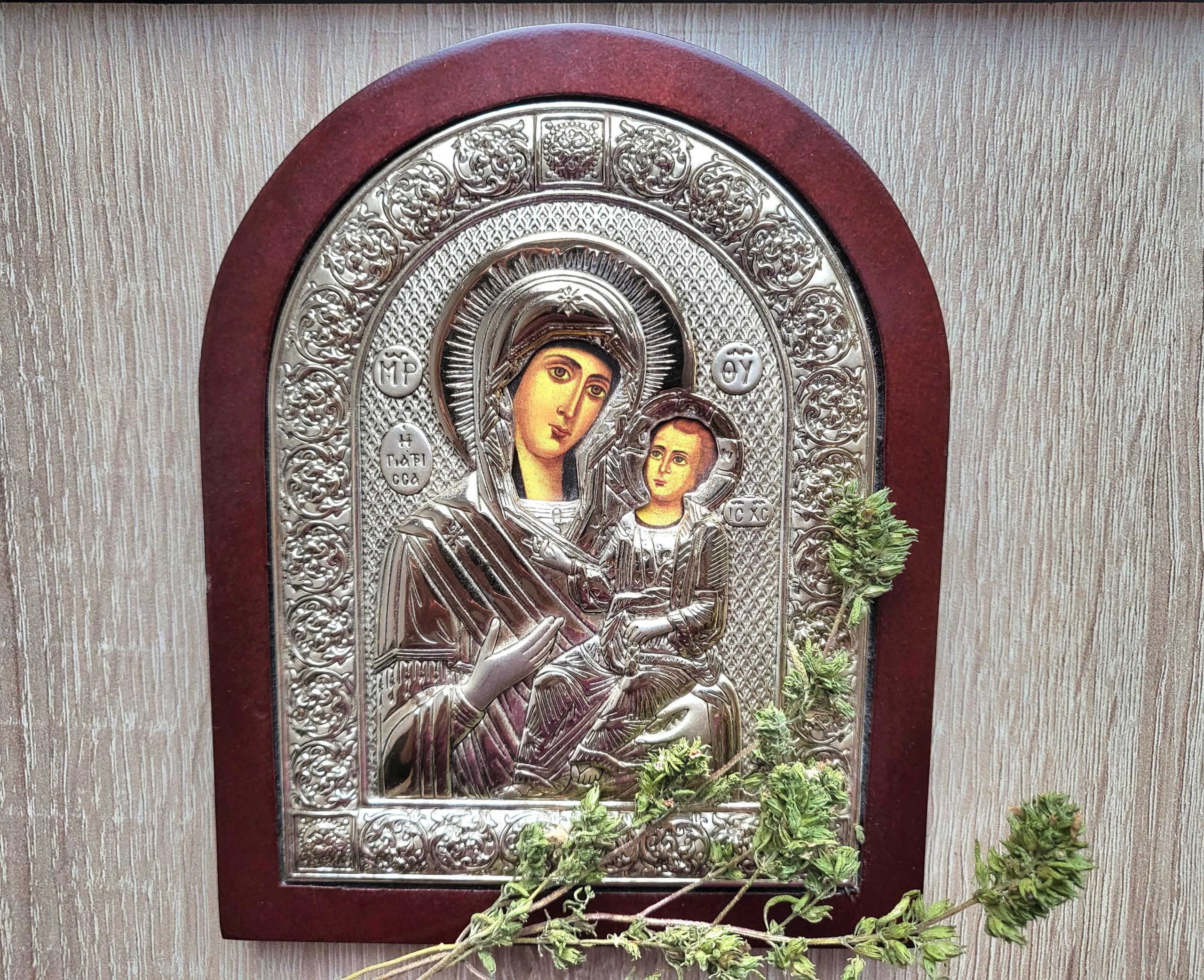 Când se pune busuioc sub pernă în 2025 | Unica.ro