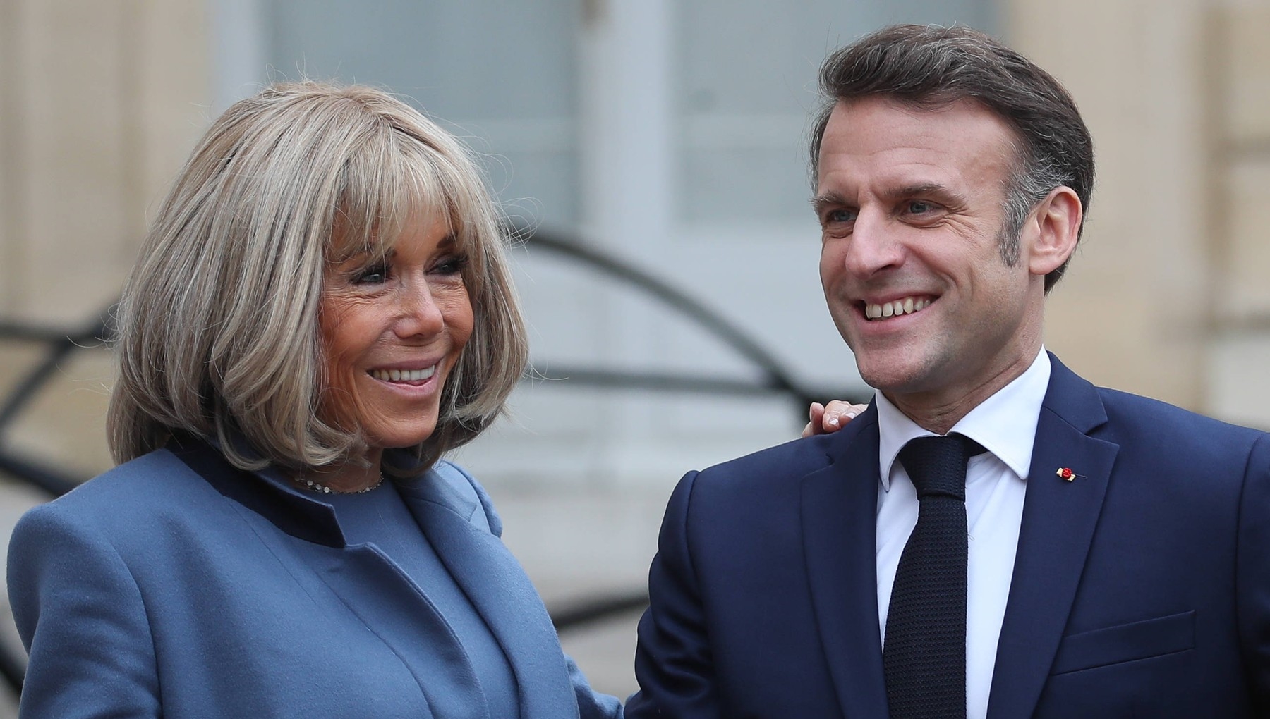 „Brigitte Macron s-a născut bărbat.” Investigația pentru care Xavier ...