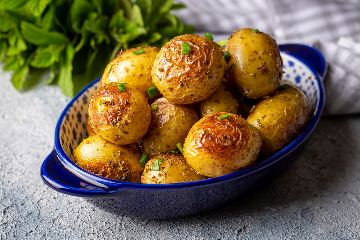 Care este diferenţa dintre cartofii noi şi cei obişnuiţi. Care sunt mai ...