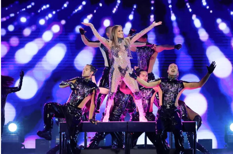 Jennifer Lopez, show incendiar la American Music Awards | Unica.ro