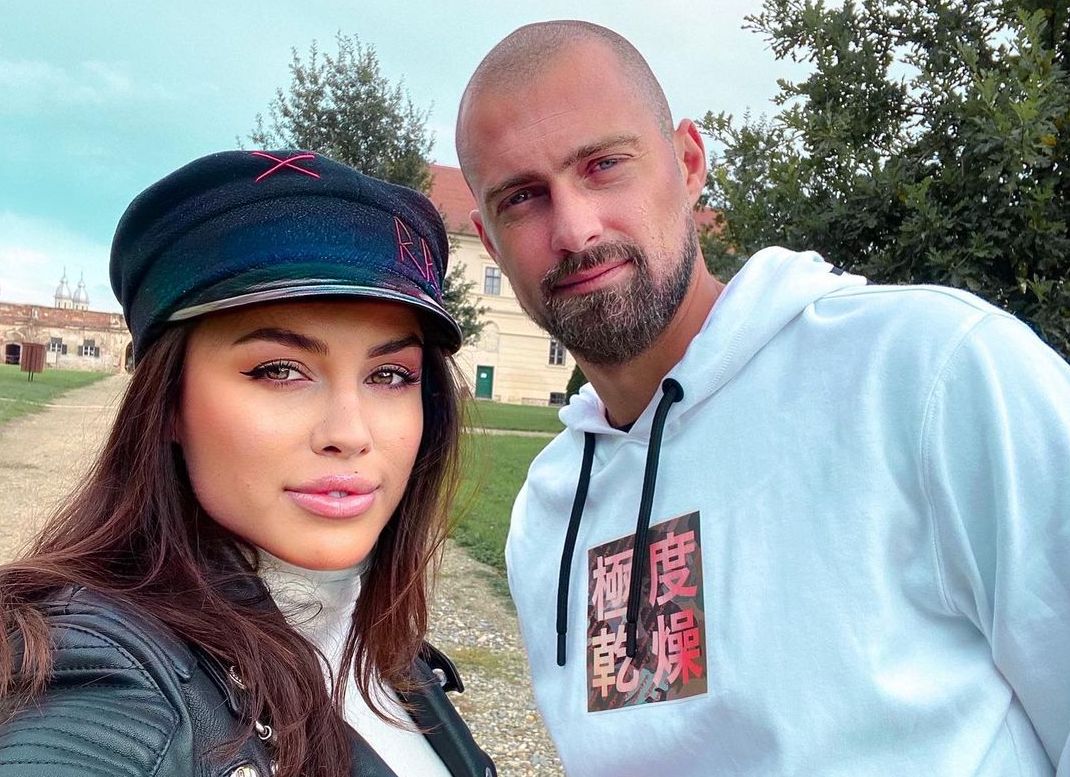 Cine este soția lui Gabi Tamaș și cu ce se ocupă. Sunt căsătoriți de 8 ...