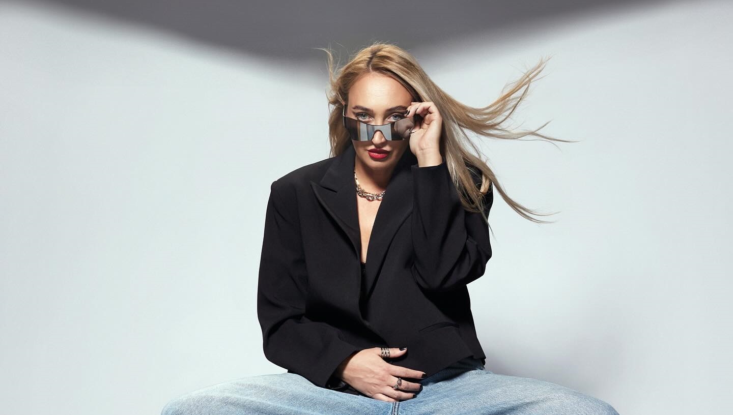 Ilona Brezoianu, fotografie rară cu sora ei, Alina, de ziua acesteia ...